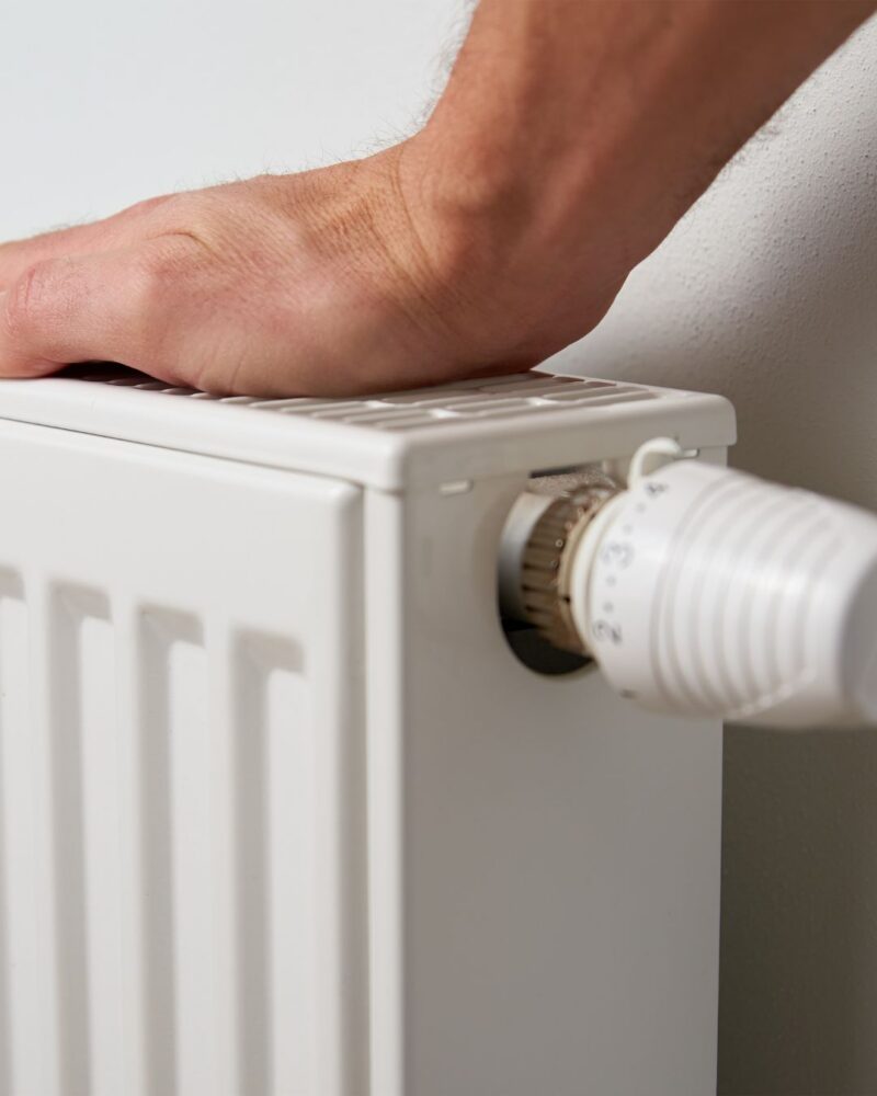 Elektrische boiler aansluiten op cv-ketel (2026) | Uitleg & schema